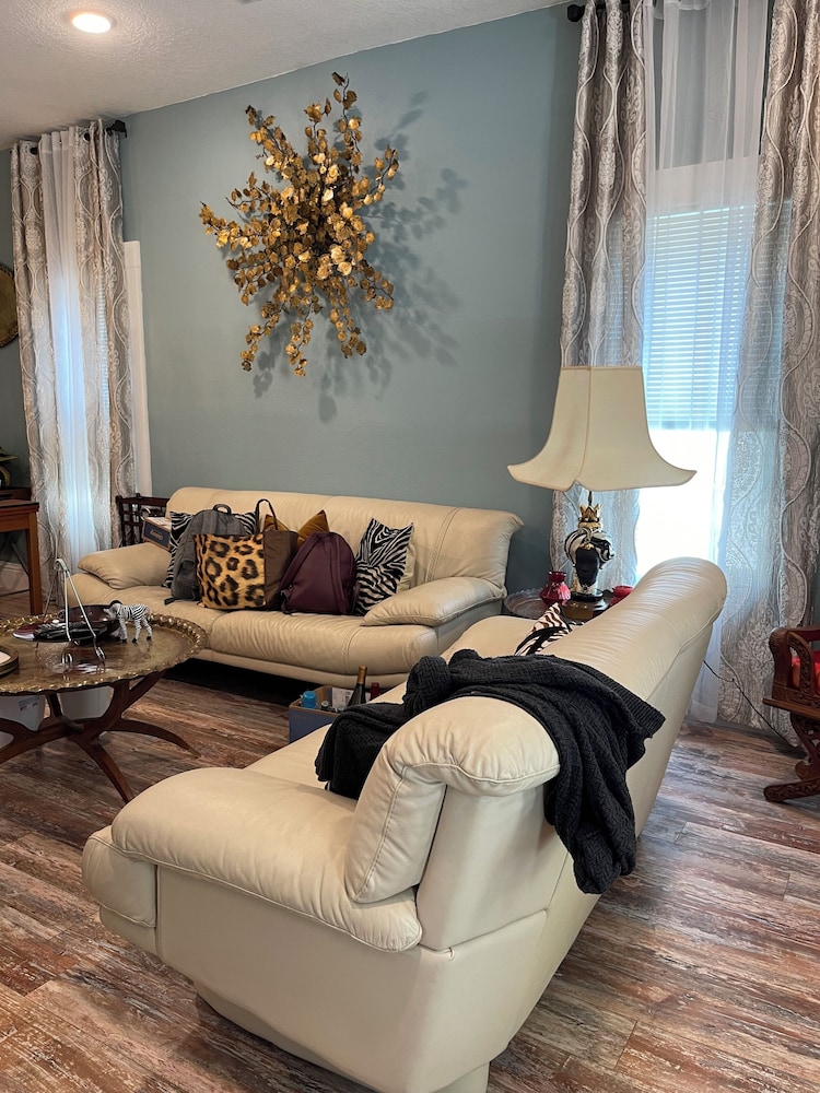 Classic Bungalow In Historic Ybor City, Tampa Florida, With Cozy Casita. - Tampa, FL