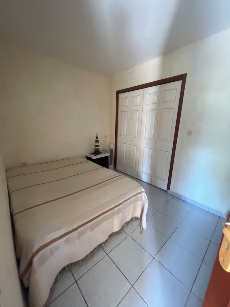 Appartement Rez Chaussée De Villa De Plein Pied - Montauroux