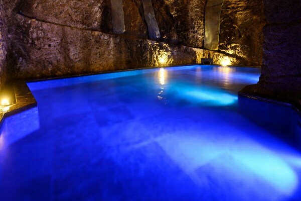 Noto Tsukumowan Hyakurakusou - Japan