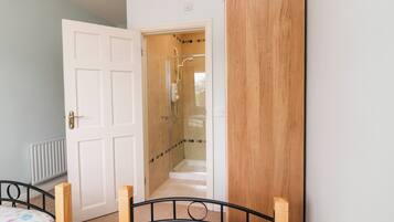 3 quartos, com decoração personalizada, com mobília individualizada