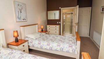 3 quartos, com decoração personalizada, com mobília individualizada