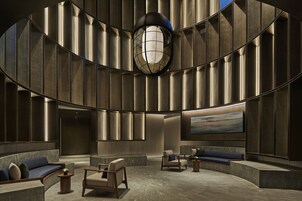 Área de estar no saguão