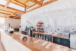 3 bares/lounges, um bar de praia