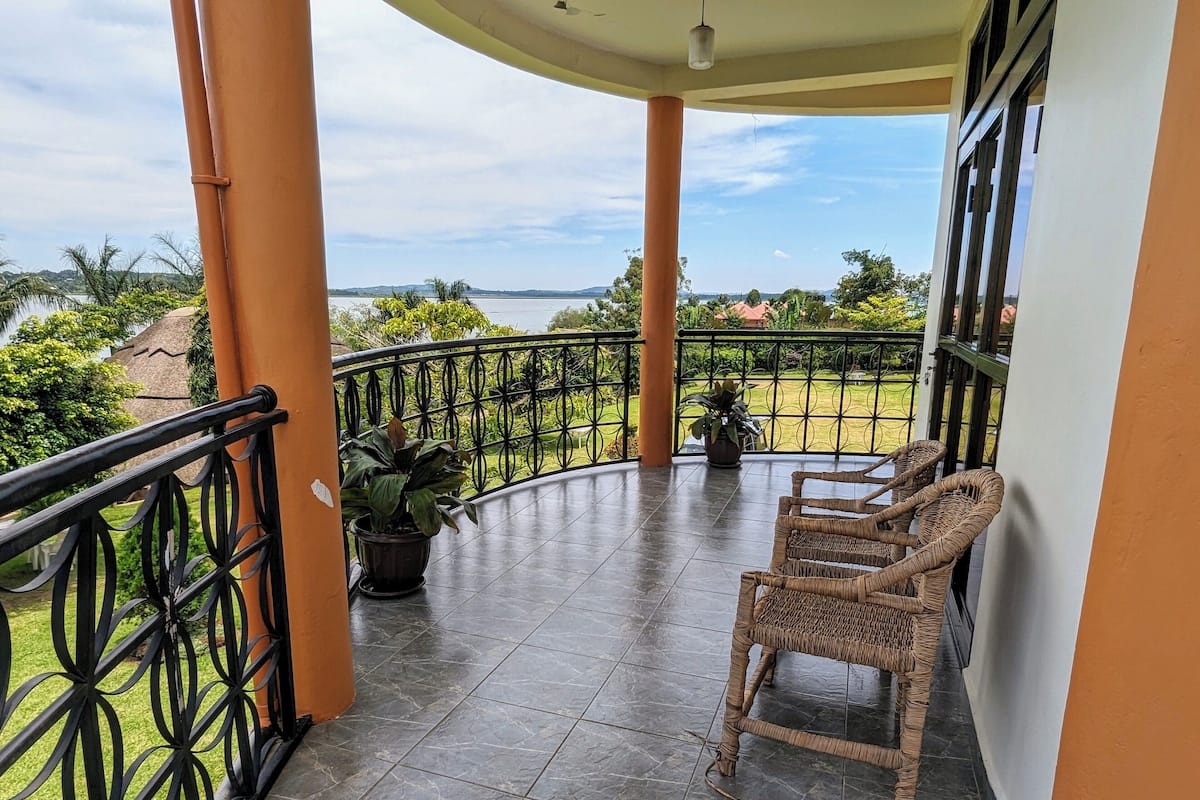 Suíte estúdio panorâmica, para não fumantes, vista para o lago | Roupas de cama premium, ferros/tábuas de passar roupa, Wi-Fi de cortesia