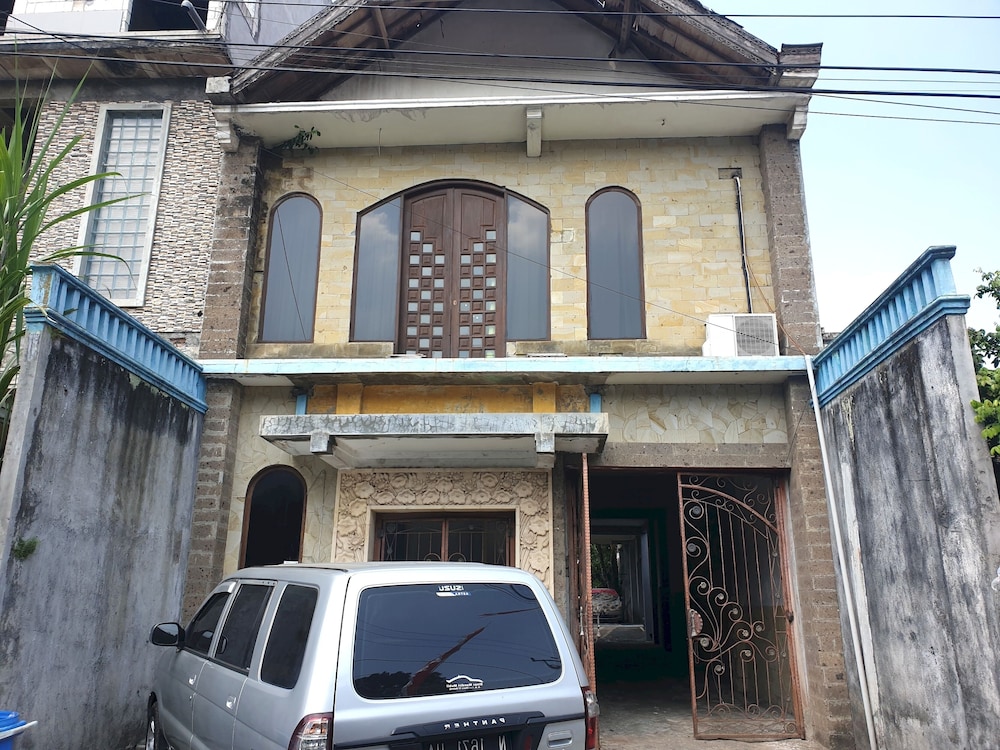 Oyo Life 92842 Homestay Balearjosari - Malang