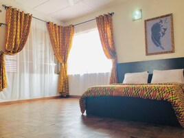 Quarto Duplo Standard, não fumadores, Vista para a cidade | Wi-fi grátis, roupa de cama fornecida 