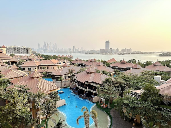 Lux Bnb I Palm Jumeirah Resort I Palm Views - Dubai
