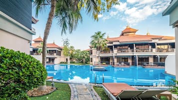 2 piscinas exteriores