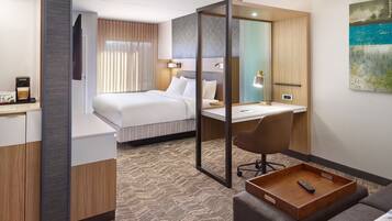 Escrivaninha, espaço de trabalho para notebook, cortinas blackout