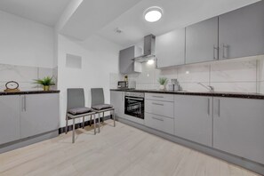 Estúdio | Cozinha privada | Um frigorífico, um micro-ondas, um forno, uma placa de cozinha 