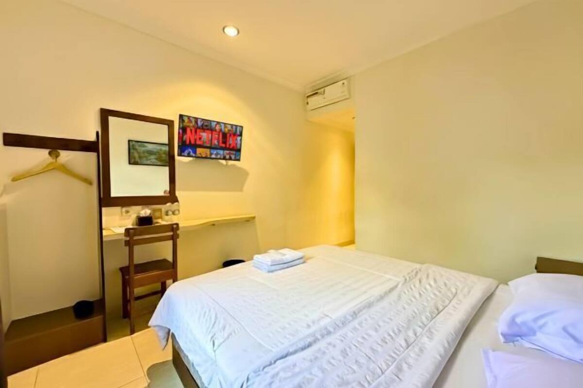 Escrivaninha, Wi-Fi de cortesia, roupa de cama