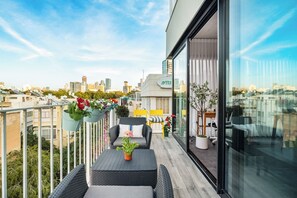 Suite Nobre, 3 quartos, 2 casas de banho, Vista para a cidade | Terraço/pátio interior