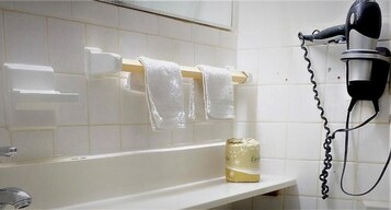 Artigos de higiene pessoal grátis, toalhas fornecidas, sabão, champô 