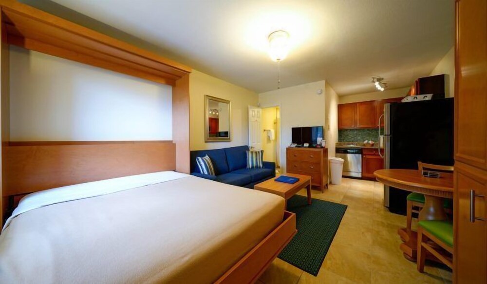 Capital Vacations La Costa Beach Club - Studio (7-Night) - Pompano ...