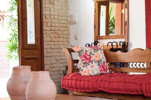 Área de estar no saguão