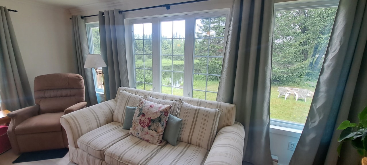 Tranquil, Airy Cottage Just Steps From The River With Miles Of Boating Fun! - Ontario 60