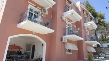 Apartamento, 1 quarto, sacada, vista para a montanha | Fachada