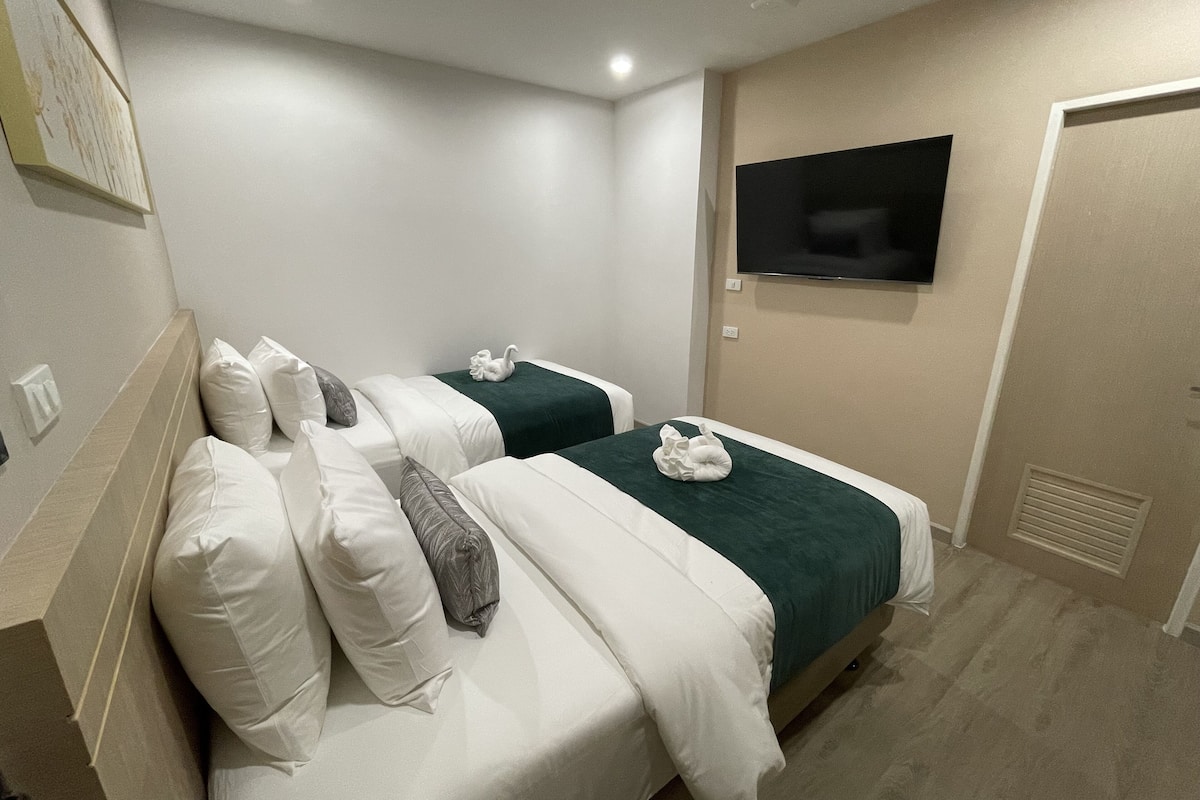 Quarto Twin Standard, 1 quarto, não fumadores, sem janelas | 1 quarto, minibar grátis, cofre no quarto, ferro/tábua de engomar