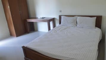 Quarto Duplo Standard | Secretária, secretária adequada para computadores portáteis