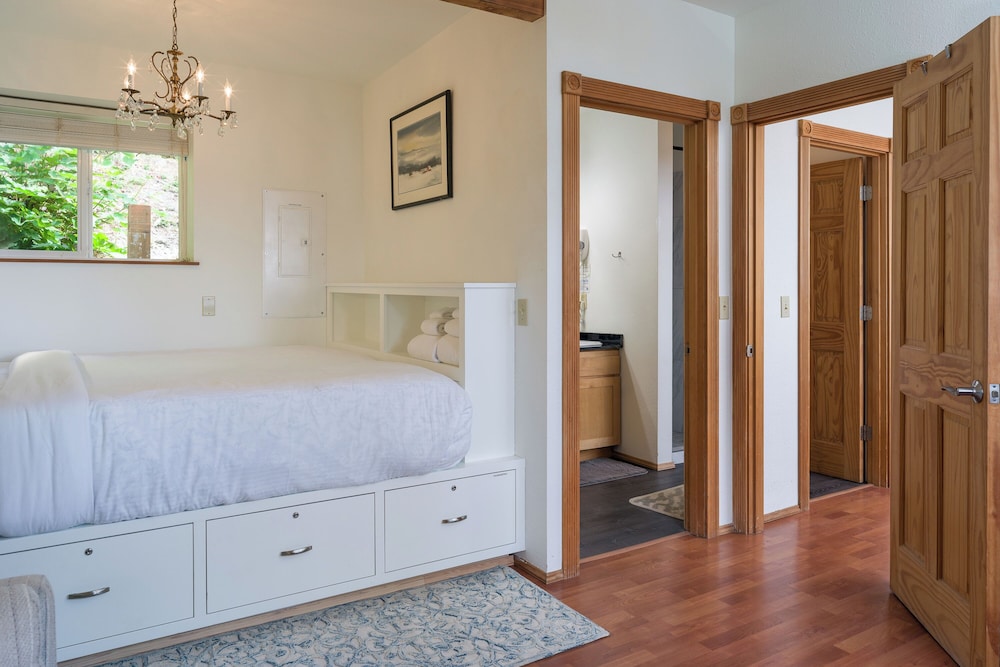 Emily's Cottage at Cayou Channel - Orcas Island - Eastsound | Vrbo