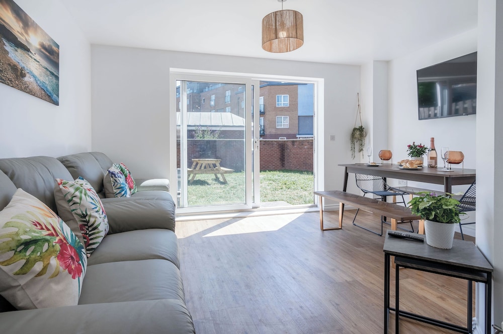 Swn Y Mor - 4 Bedroom - Llanelli - Llanelli