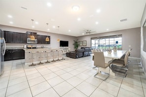 Casa (Multiple Bedrooms) | Parte interna