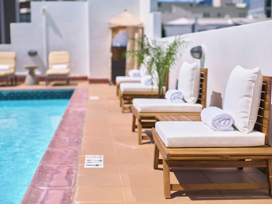 Piscina exterior, da(s) 9:00 à(s) 21:00, espreguiçadeiras