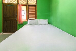 Quarto casal luxo | Escrivaninha, espaço de trabalho para notebook, Wi-Fi de cortesia