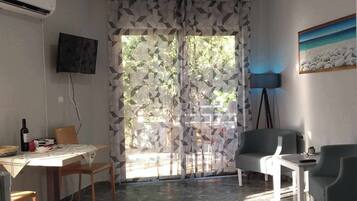 Estúdio | Sala de estar | Televisor LED de 32 polegadas com canais digitais