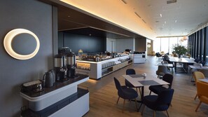 Café da manhã com buffet todos os dias mediante uma taxa
