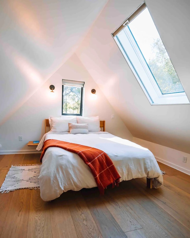 Lakeside East at Live Oak Lake - Modern Cabin - McLennan County | Vrbo