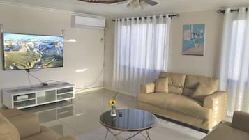Condo executivo | Área de estar | TV LCD 42 polegadas com canais digitais