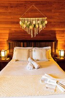 Suíte júnior | Cofres nos quartos, Wi-Fi de cortesia, roupa de cama