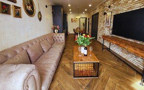 Apartamento família | Roupas de cama premium, camas com colchões pillow-top, frigobar