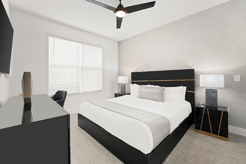 Hazel’s Hideout | Big, Pvt Retreat Near Universal W/ Island Theme Rm, Pool, More - Orlando
