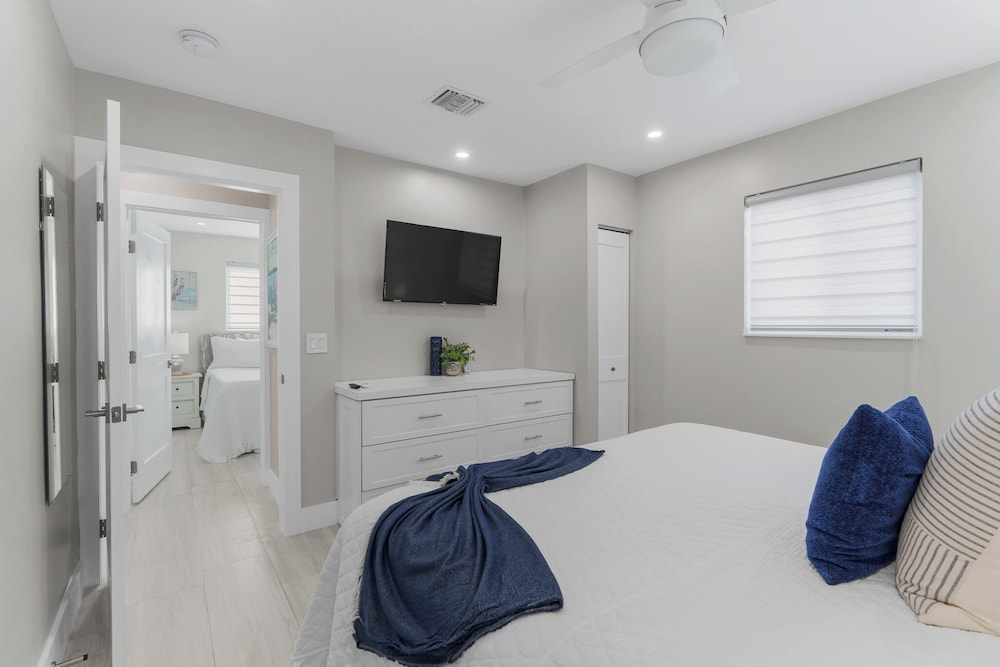 3/3-5 Guests-Heated Pool-Waterfront Dock-Redone - Dania Beach | Vrbo