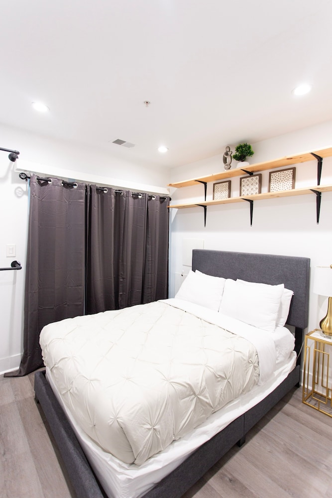 Charming, Cozy Space Steps From Great Restaurants! - Washington