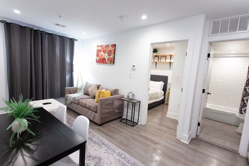 Cozy 1br In Petworth With Fast Wi-fi & Walk To Shops - Bethesda, MD