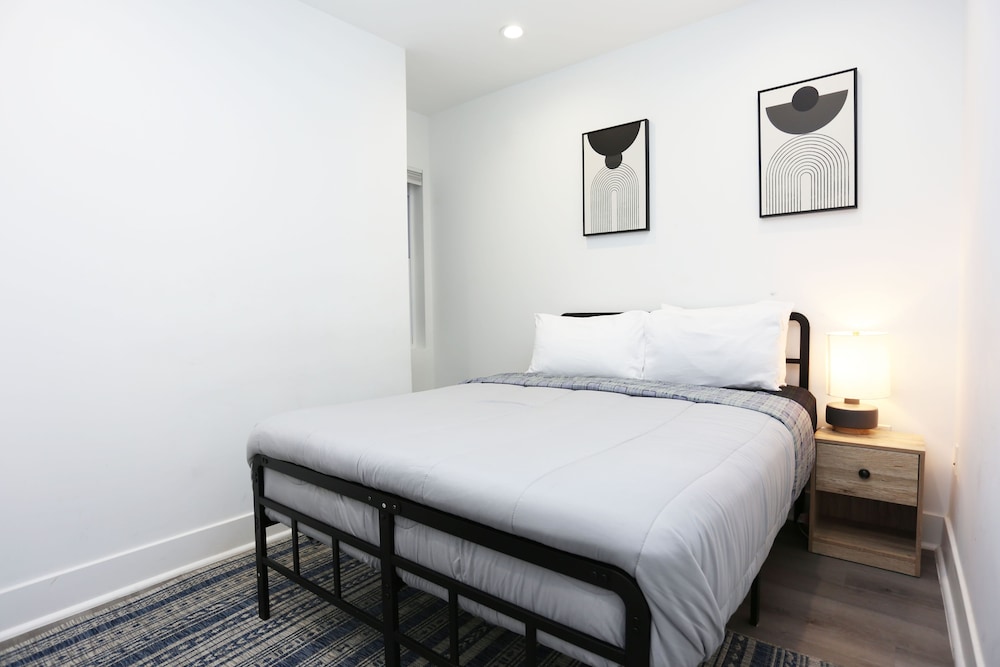 Centrally Located Dc Unit With Garden Views - Bethesda, MD