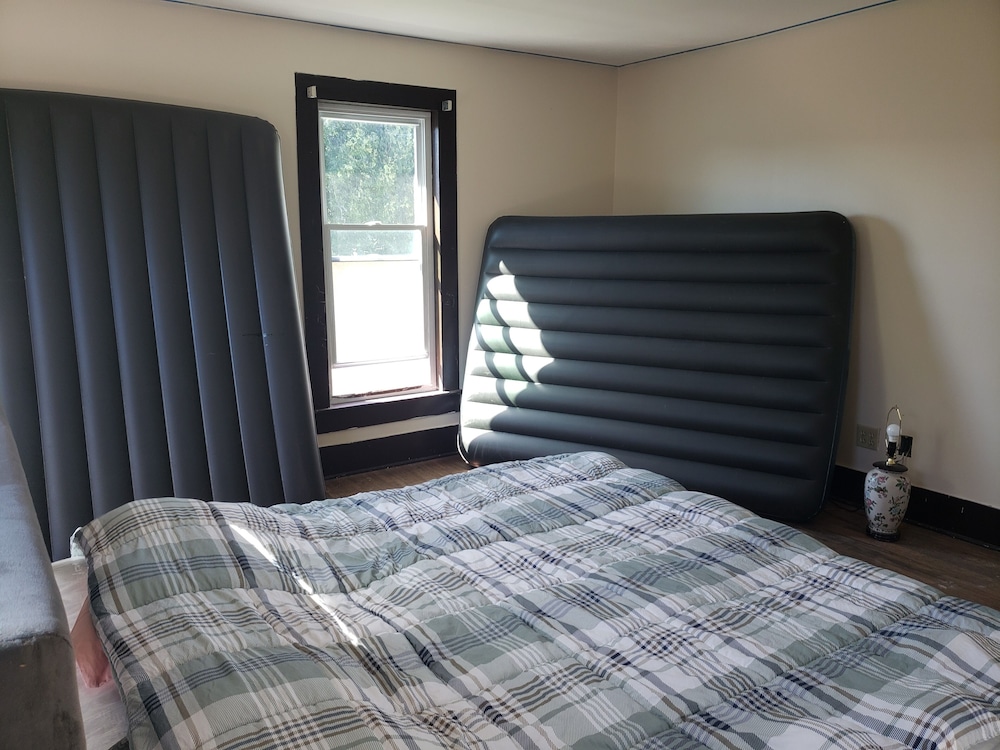 Centrally Located Bloomsburg Home, Within Walking To Bars And Restaurants - Main Township