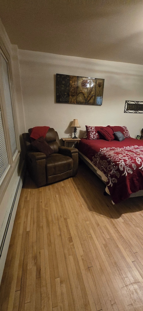 Cozy, Yet Spacious Studio Apt. - Minnesota