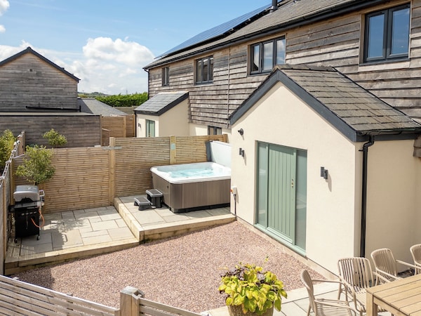 Farmyard House - Anglesey