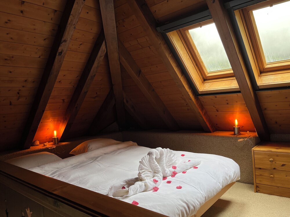 Romantic oasis with fireplace near mountains - Unterseen | Vrbo