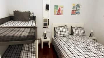 Quarto Familiar | 1 quarto, secretária, secretária adequada para computadores portáteis