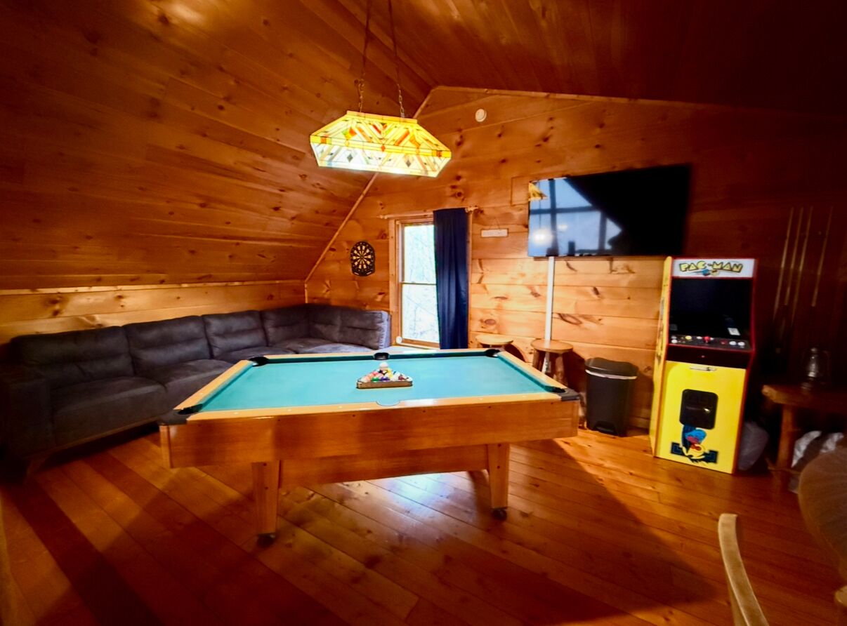 Smoky Mountain Hideaway, Sleeps 6, Hot Tub, Game Room