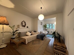 Cinnamon House - retro surf pad, 100m from Murray's Beach. Reviews ...