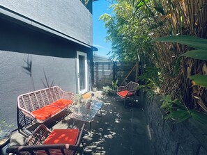 Cinnamon House - retro surf pad, 100m from Murray's Beach. Reviews ...