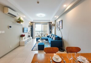 Apartamento de Luxo | Sala de estar | Smart TV de 50 polegadas com canais por cabo, Netflix 