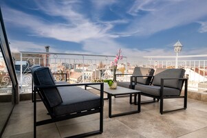 Queen room with Balcony and Jacuzzi | Vista para a cidade