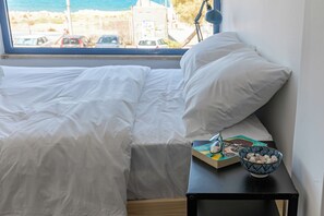 Apartamento, 3 quartos, junto ao jardim | Com decoração personalizada, com mobília individualizada, secretária 
